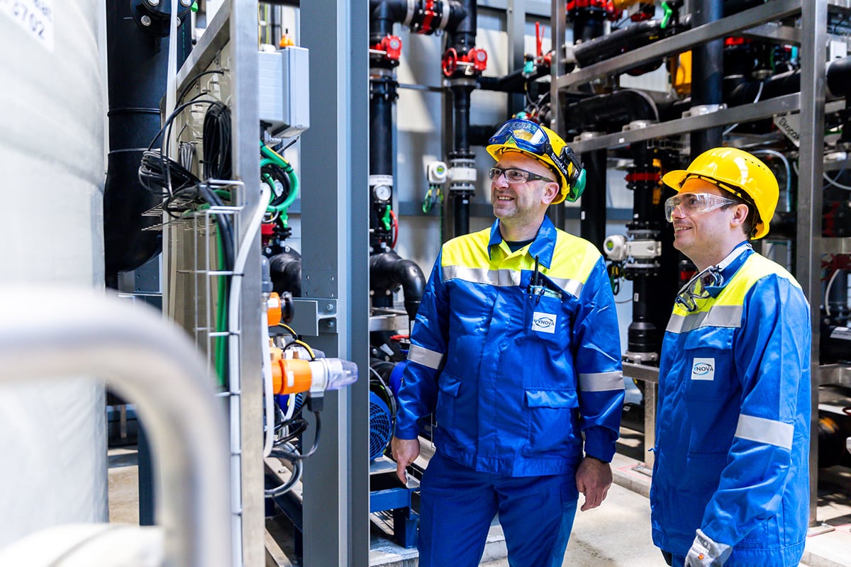 Minister Demir opent geavanceerde productie-installatie voor ...